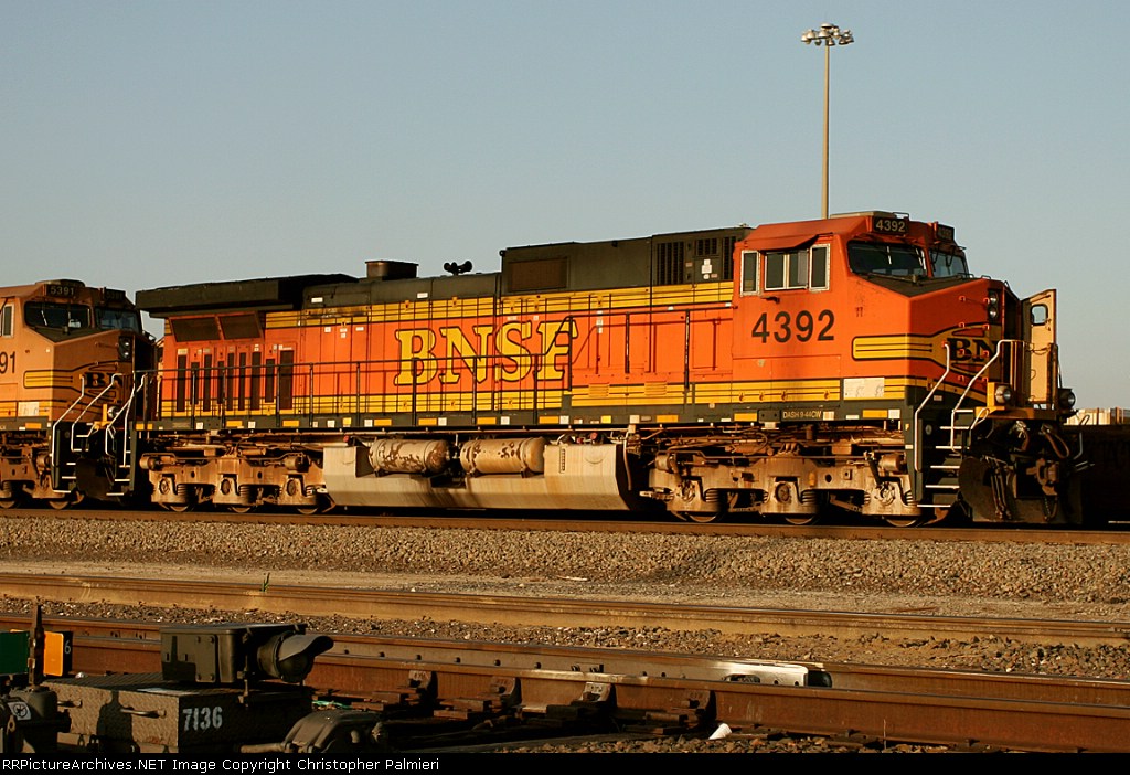 BNSF 4392